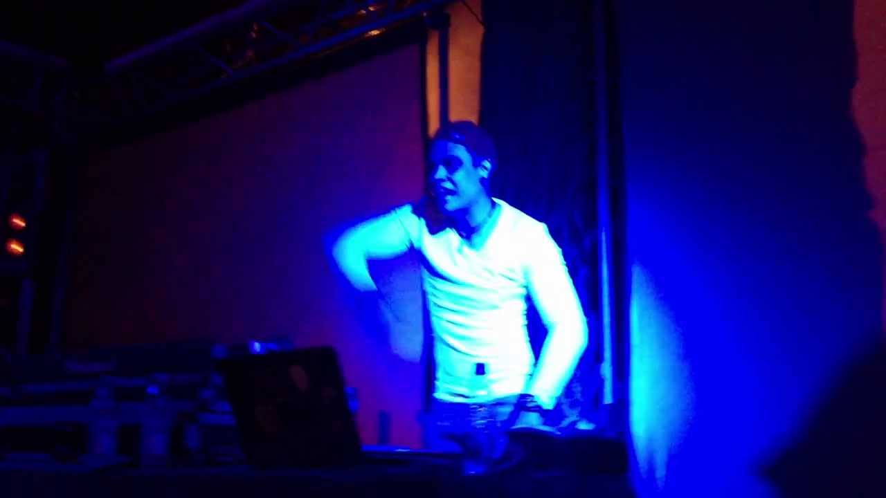 DJ RA CUBA live Sarao Night Club Jardines de la tropical 2013 - YouTube