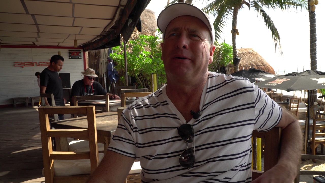 Zenzi on the beach - YouTube