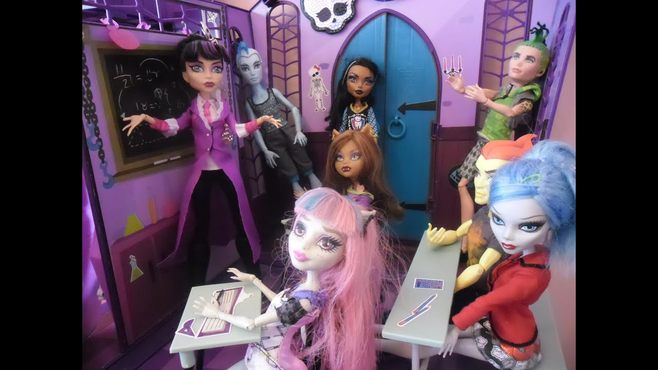 Monster High Mon Lycée d'Enfer - YouTube