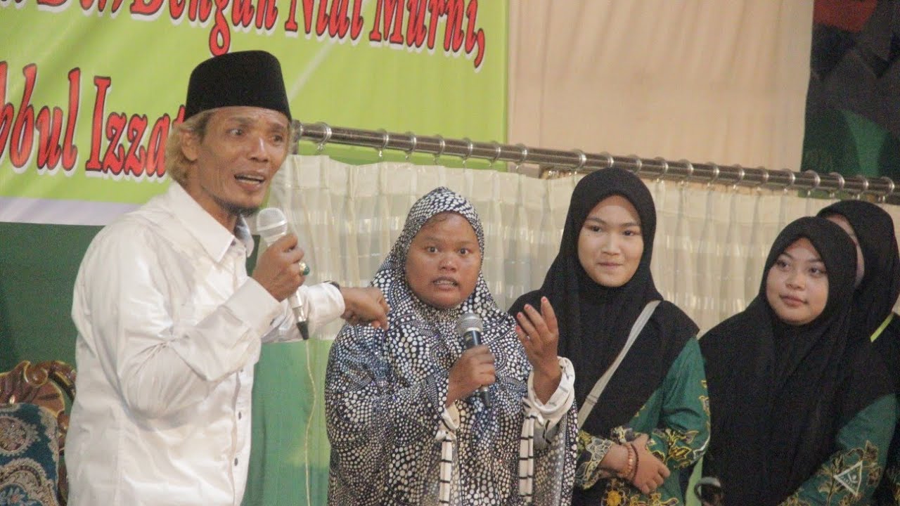 HEBOH!!! GUS PEYEK BAGI-BAGI UANG UNTUK PARA JANDA - YouTube