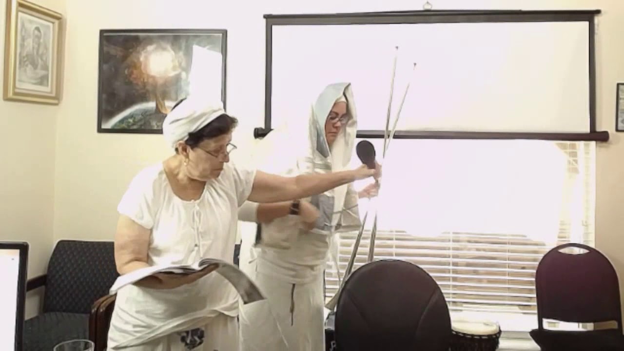 Waving and Explanation of the Two Loaves Shavuot 2019 - YouTube