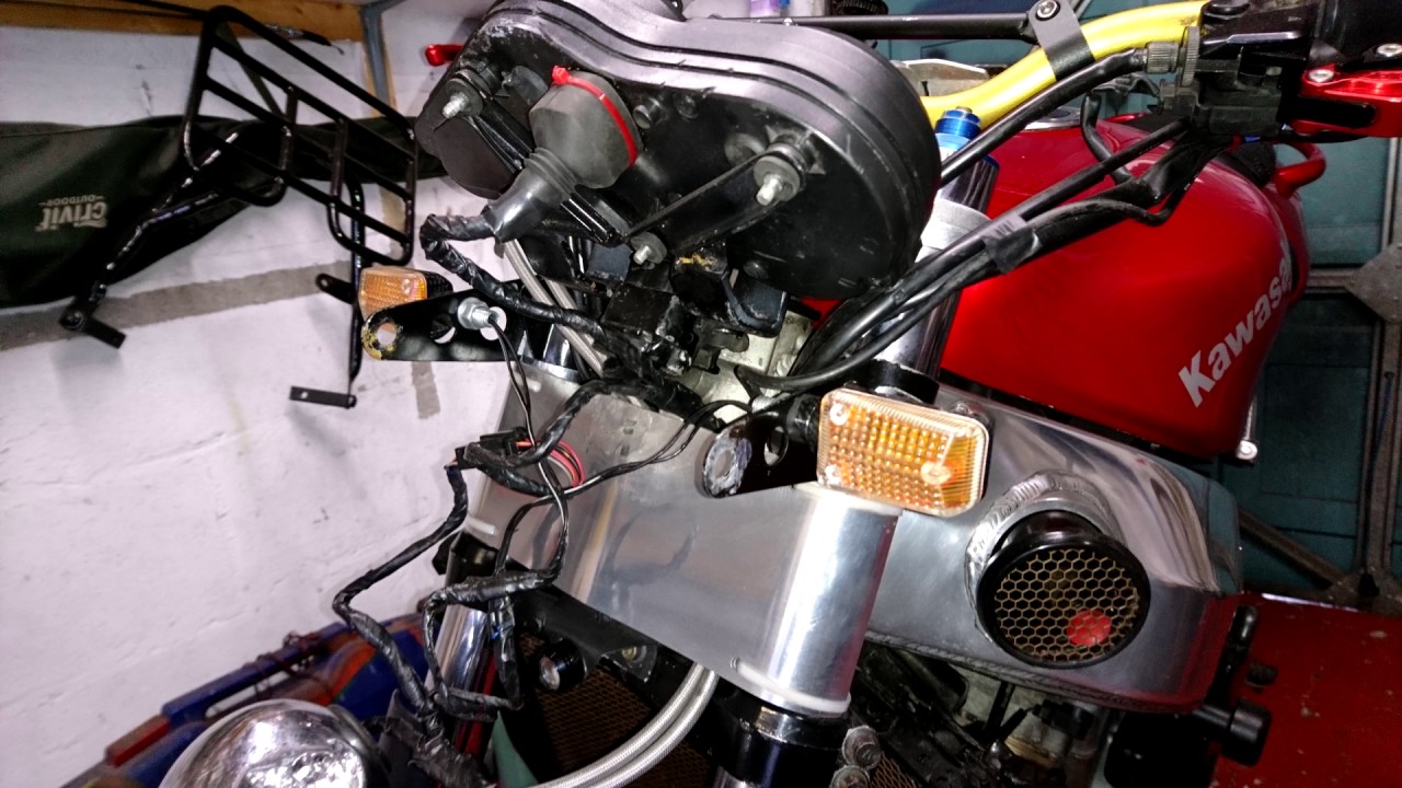 zx9r speedo bracket and screen - YouTube