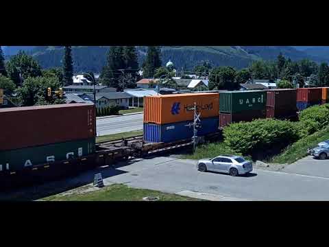 CP Autorack/Intermodal train - YouTube