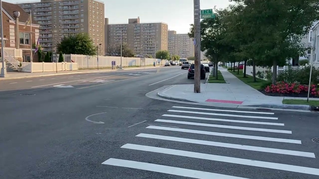 FDNY Engine 266 responding to a fire alarm - YouTube