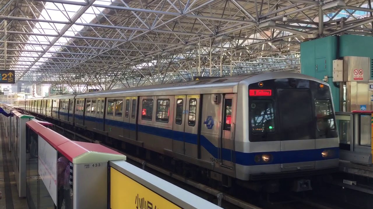 Taipei MRT C301 terminating at Beitou - YouTube