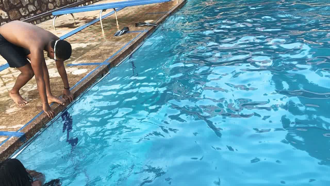 25m in 10sec. swim freestyle faster. - YouTube