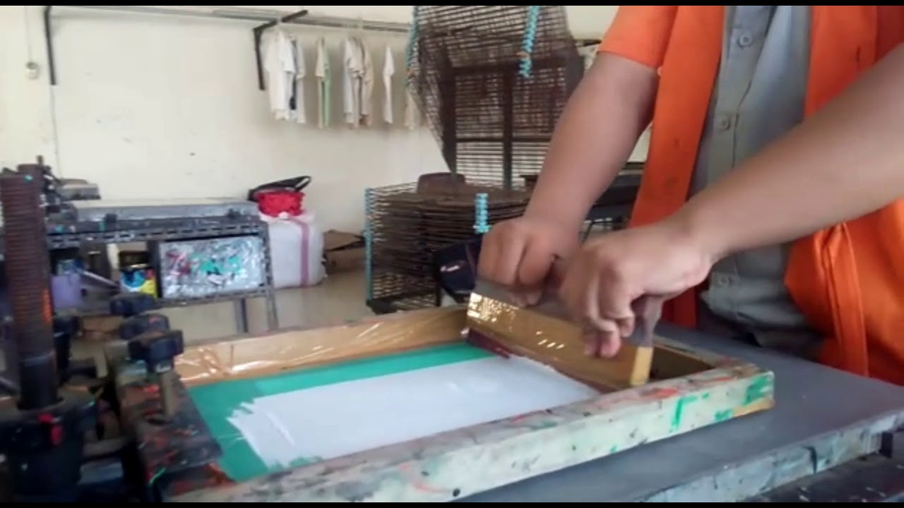 Teknik cetak saring atau cetak sablon - YouTube