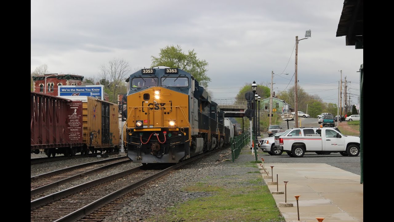 Brief Lunchtime Railfanning at the Steaming Tender - YouTube