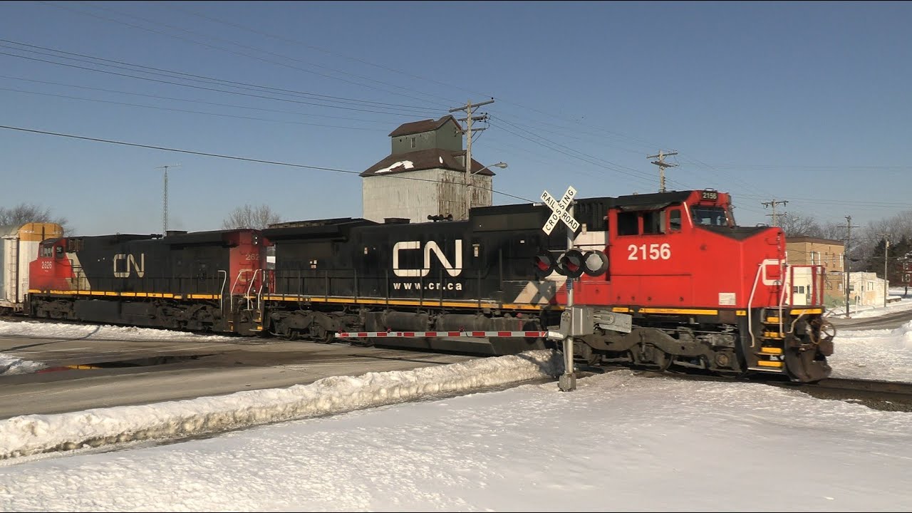 CN Autorack Train - Lomira - YouTube