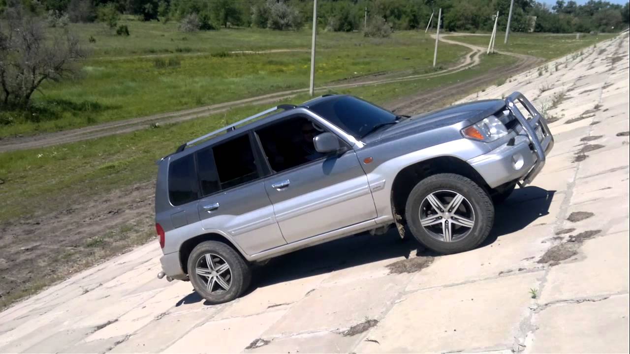 Mitsubishi Pajero PININ - YouTube