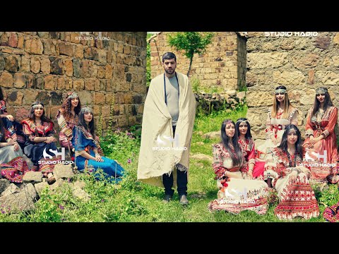 -clip les Tigzirtoises  Adrar-inu (Hommage à Idir)