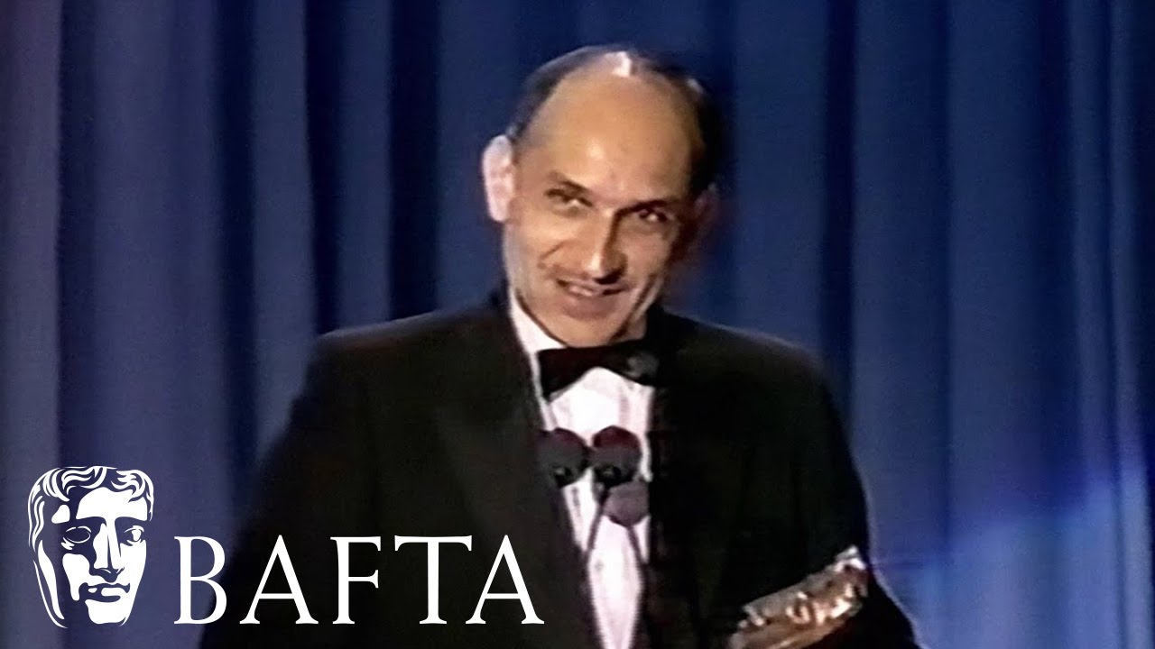 Sir Ben Kingsley wins Leading Actor for Gandhi in 1983 - YouTube