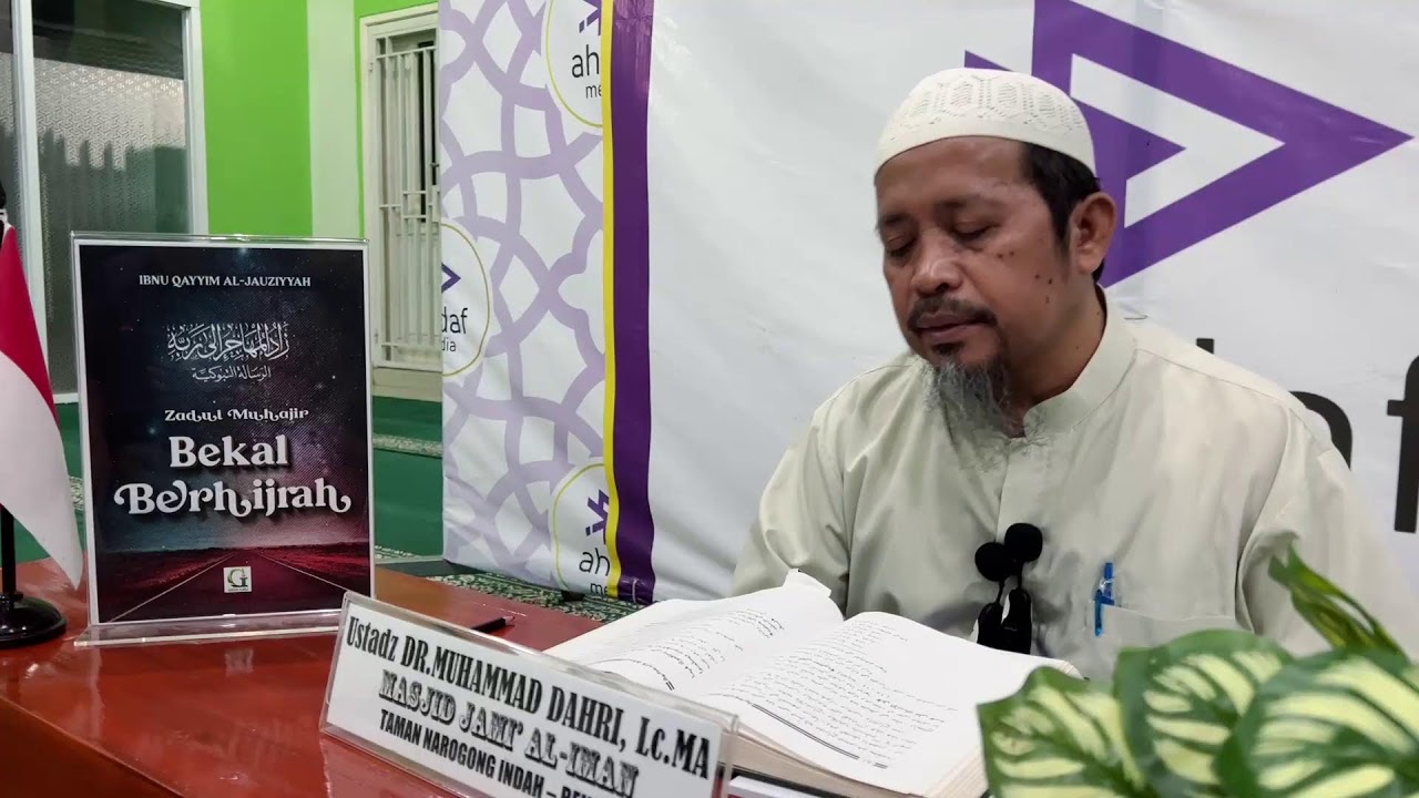 Ustad Dr. Muhammad Dahri, Lc. MA - Kajian ILmiah Kitab Bekal Hijrah ...