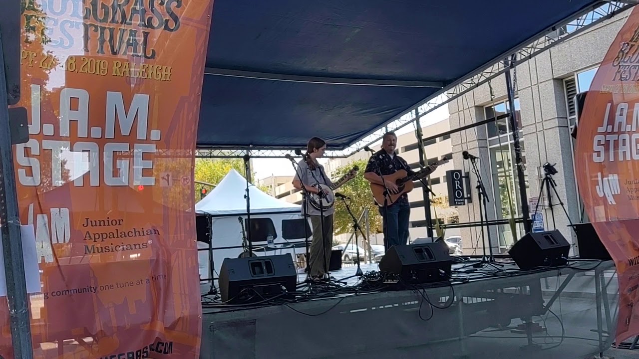 Carson Moore, banjo with Phillip Jenkins - YouTube