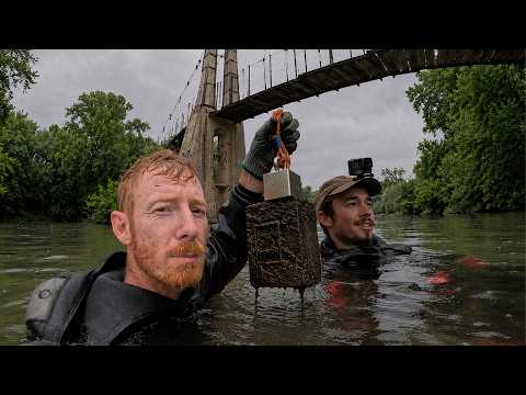 On se laisse flotter sur l'eau à la recherche de trésors dans ce fleuve !