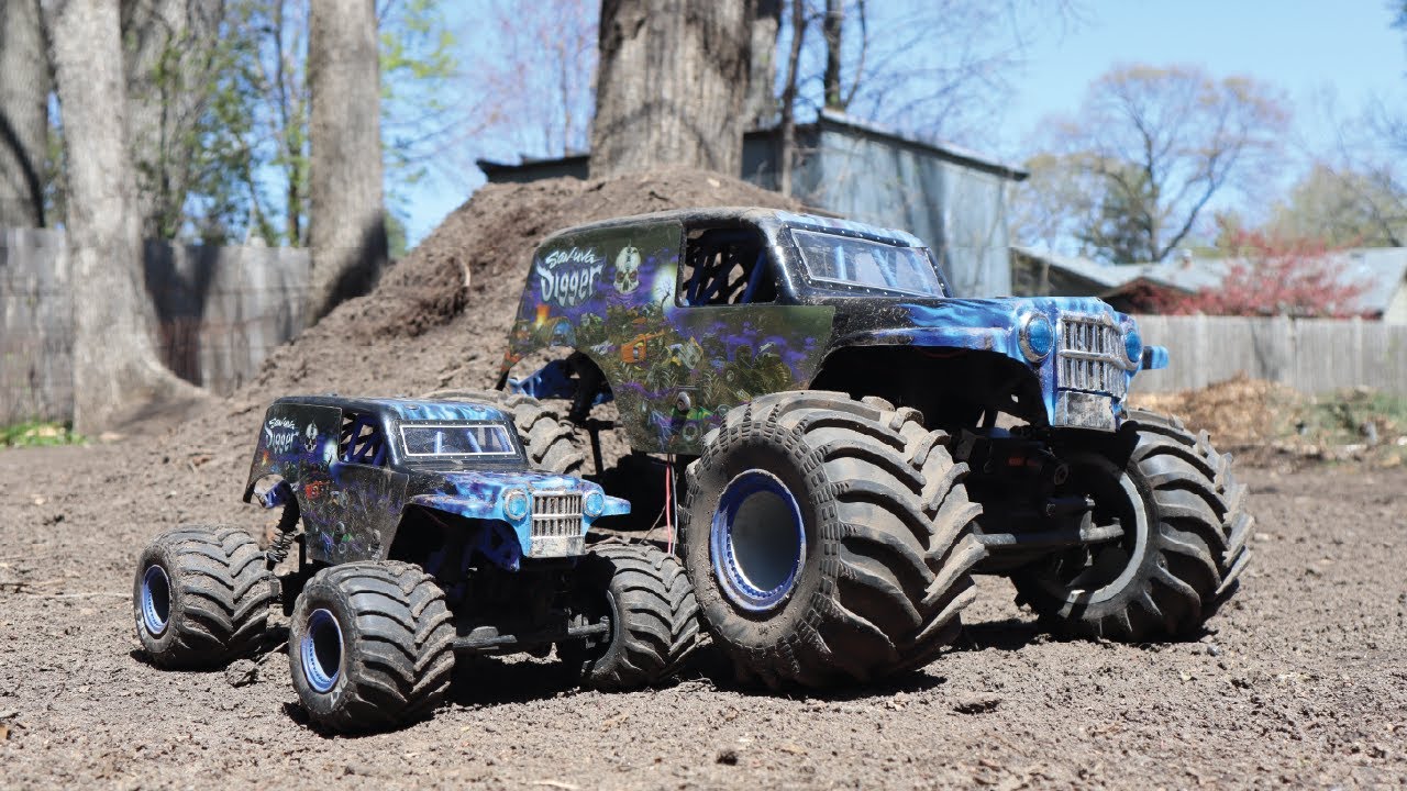 Mini VS Big Sonova Digger LMT - YouTube