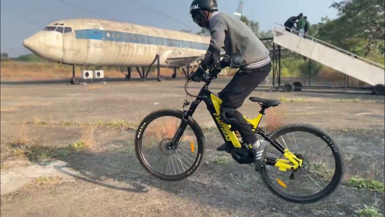 CYCLE STUNTS ON AN EXPENSIVE MTB E BIKE INDIA - YouTube