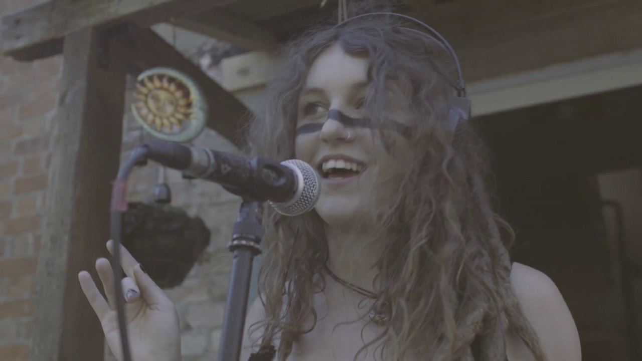 Meet You In The Sun- Amy Montgomery (Live at The Analogue Garden) - YouTube