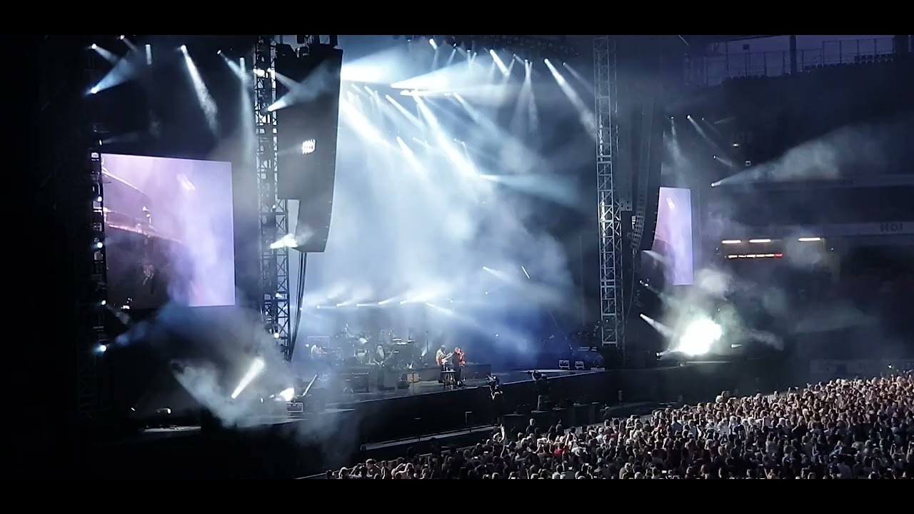 Phil Collins live In the Air tonight - YouTube