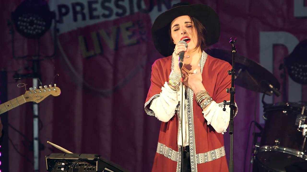 EMMA BEATSON - Scène Pression Live du Printemps de Bourges 2015 - YouTube