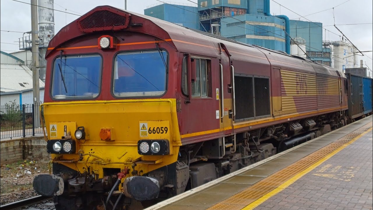 class 60 059 departs Warrington bank Quay station on bin train - YouTube