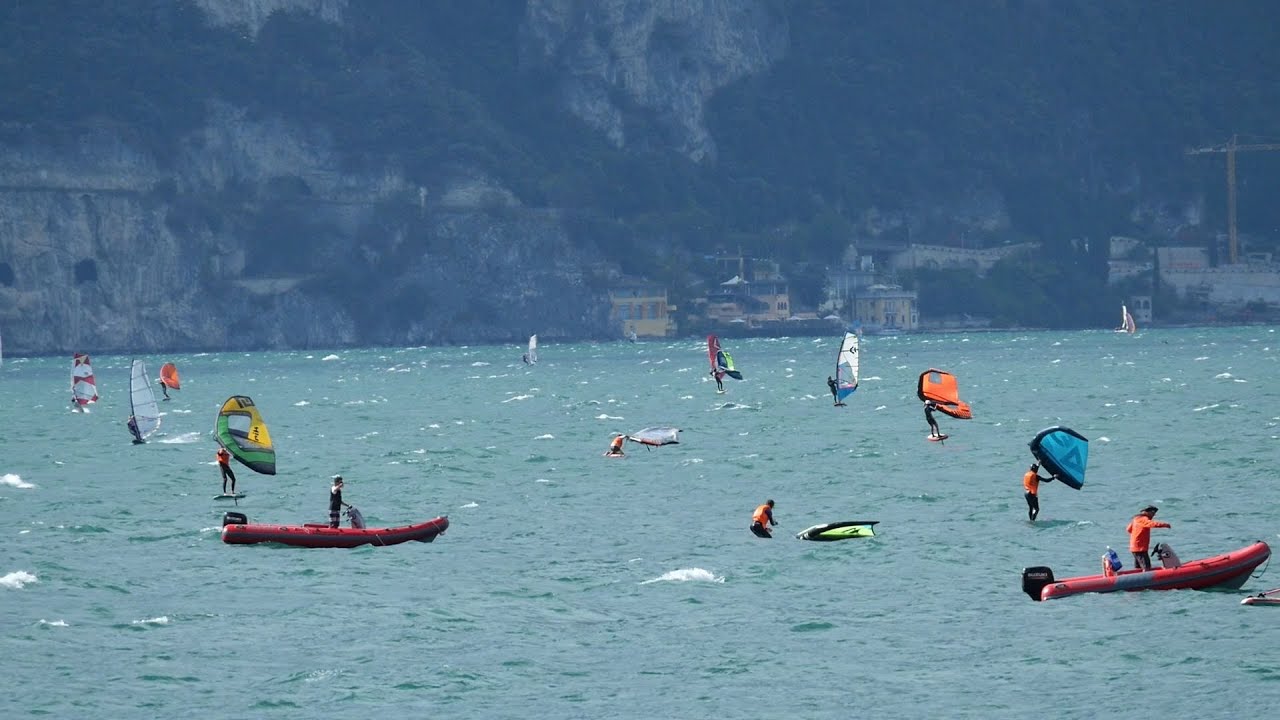 WIND FLIES OVER LAKE GARDA - ITALY - YouTube