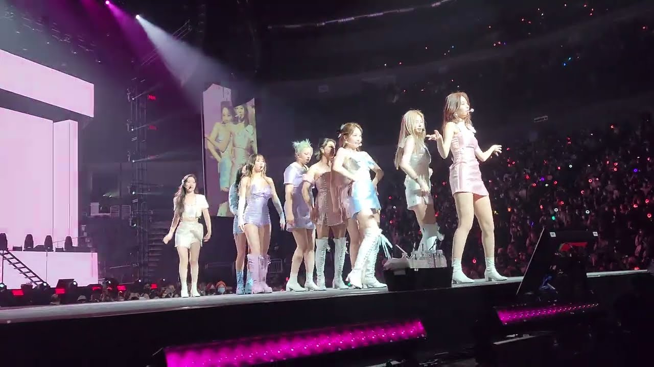 [FANCAM] 220227 트와이스 (TWICE) Concert 4th World Tour III New York UBS Arena "Scientist" - YouTube