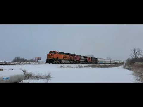 BNSF 6064, FXE 4055, CN 5428, Dixie, Neenah, 26 Jan 23 - YouTube