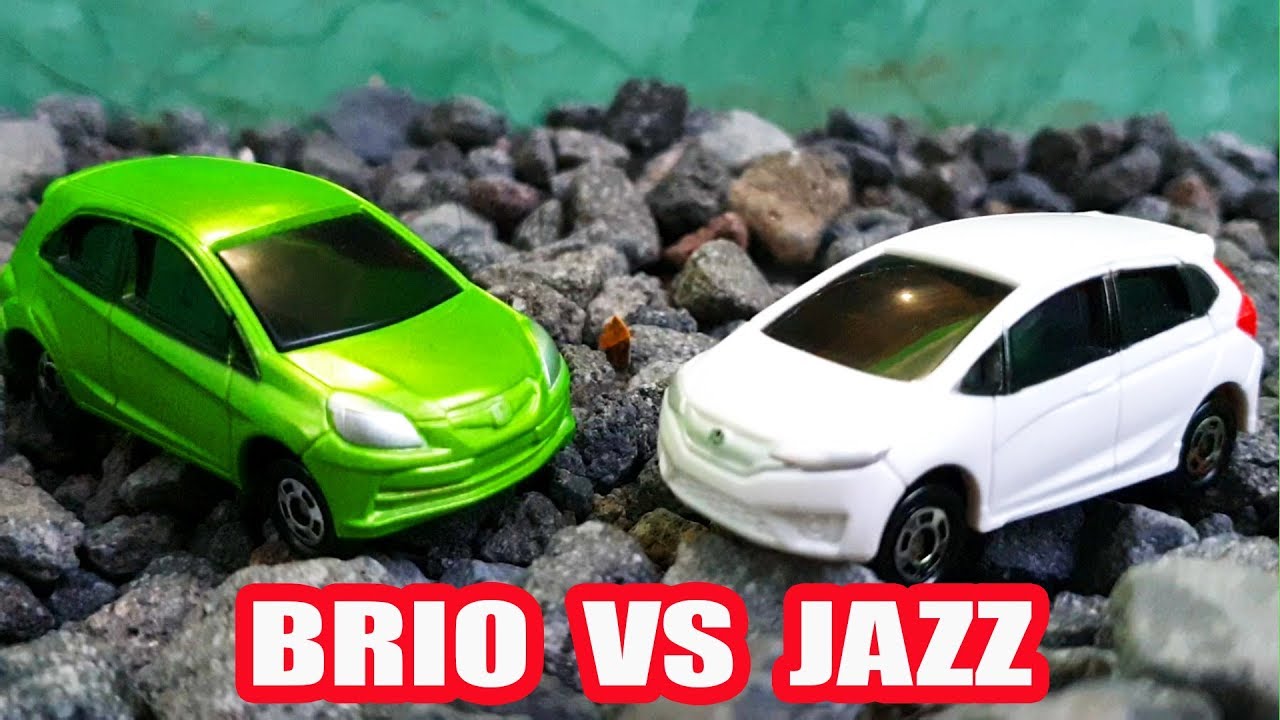 Honda Jazz vs Honda Brio - YouTube