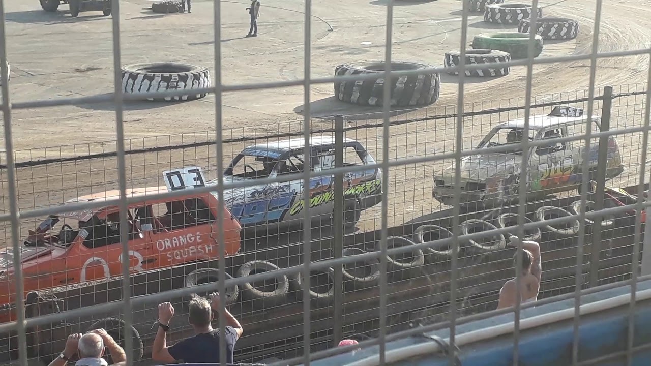 3 wheeler banger racing kings Lynn 26.8.19 - YouTube
