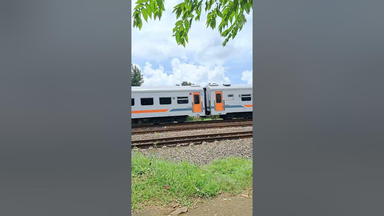 Hunting Kereta Api di dekat Stasiun Kutoarjo KA MOTIS NATARU - YouTube