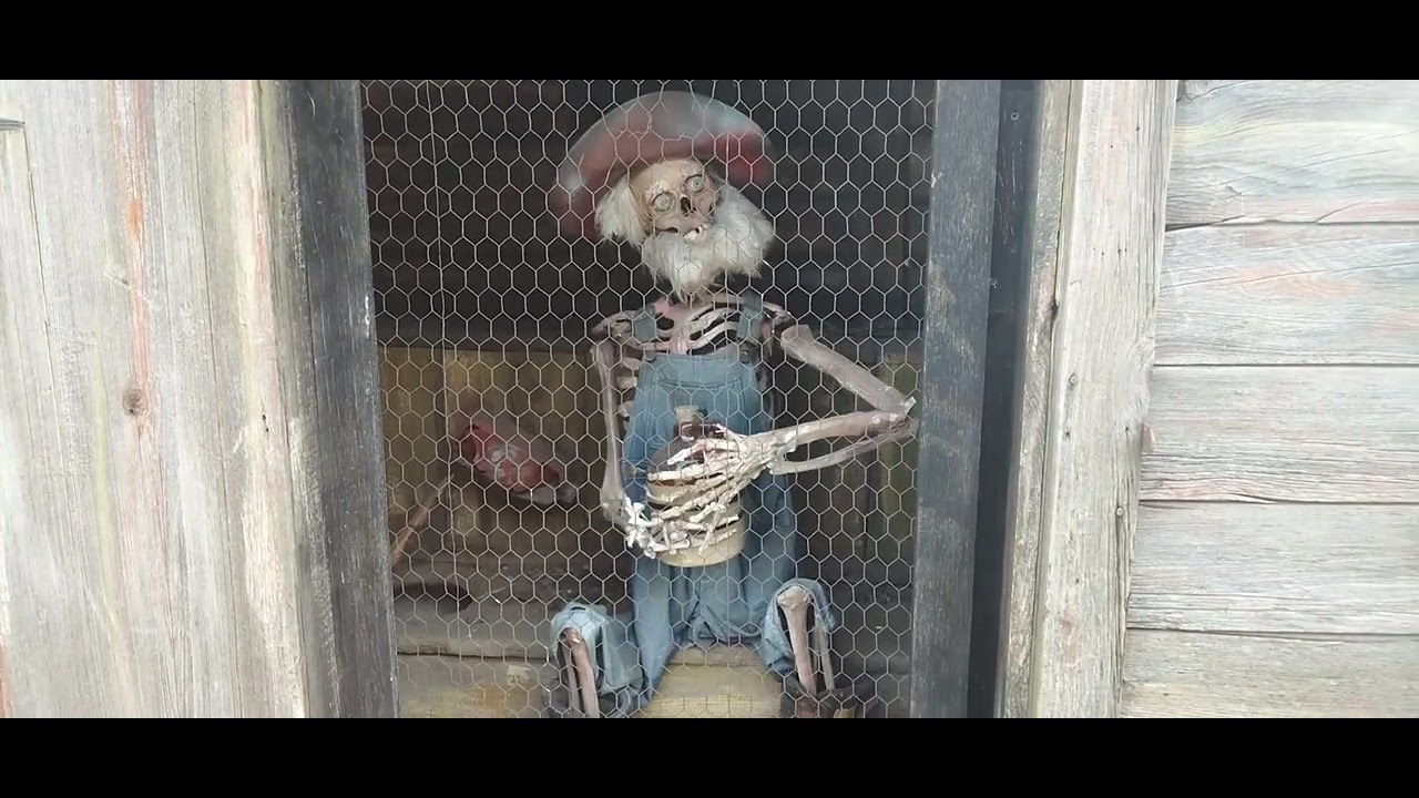 Blake's Orchard and cider mill haunted house - YouTube