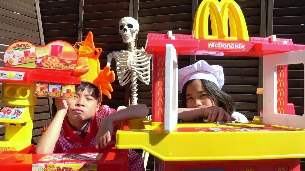 Skeleton is Customer Pretend play restaurant!Pretend Play Ko-kun nemi ...