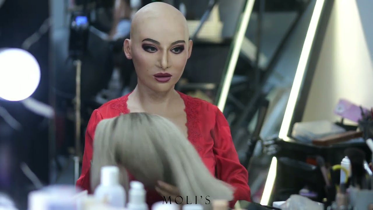 Alice Takes Off Her Wig and Is Ready To Unmask | MoliFX - YouTube