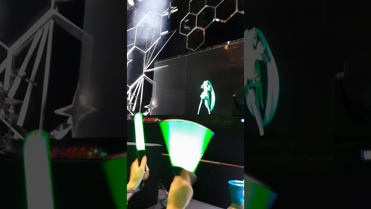 Hatsune Miku speaking french at Miku Expo Europe 2020 Paris - YouTube