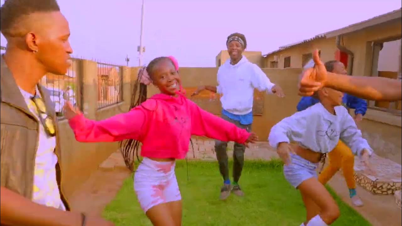 Dj_M-zet feat_Sabelo x Gravity _Bheja nge piano - YouTube