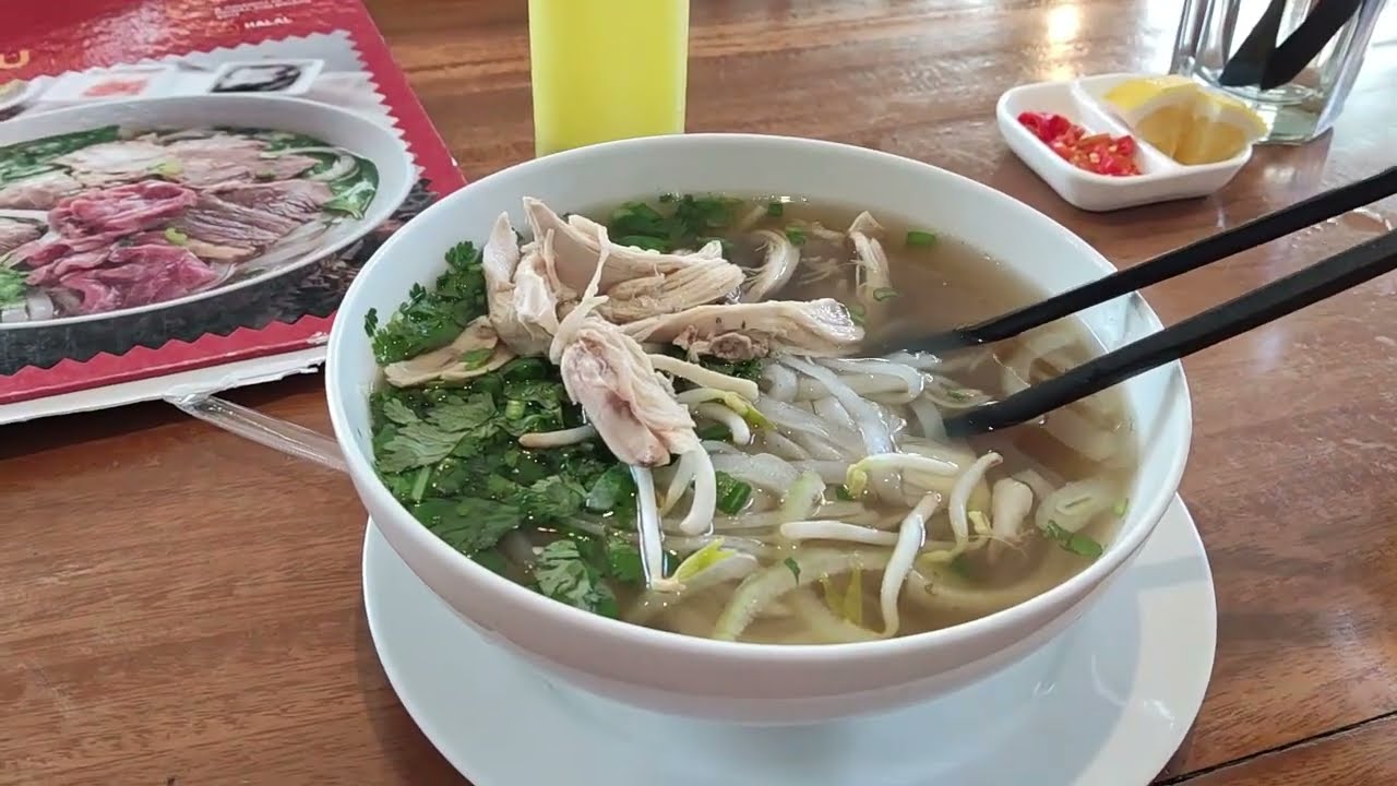 FAT PHO...CAFE MASAKAN VIETNAM DI BANDUNG - YouTube