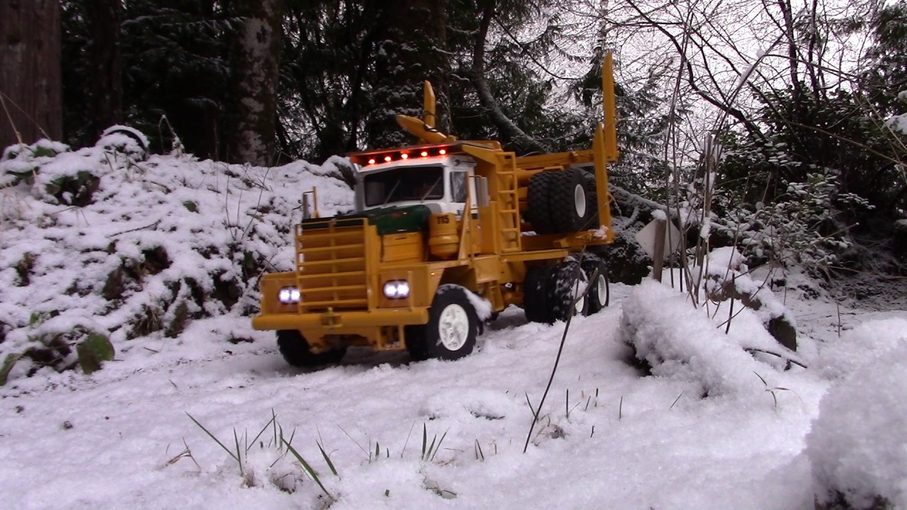 RC Log Truck in the snow - YouTube