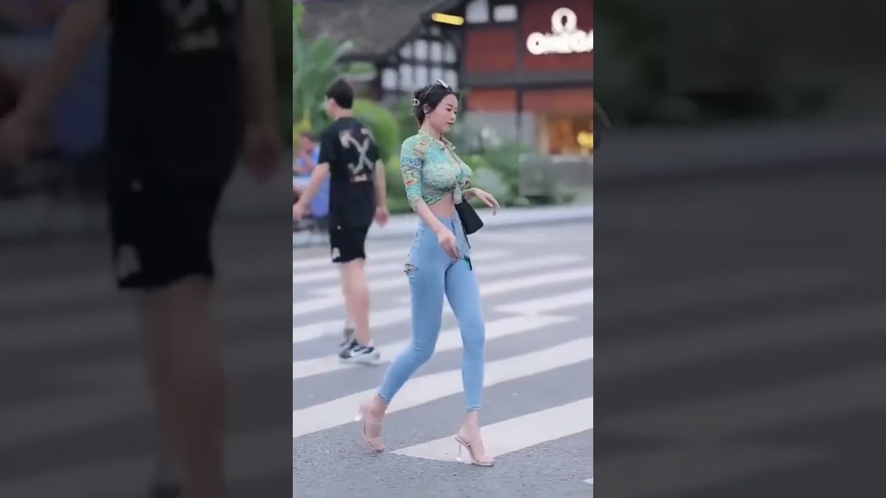 #long Leg Chinese Model....Ramp walk... - YouTube