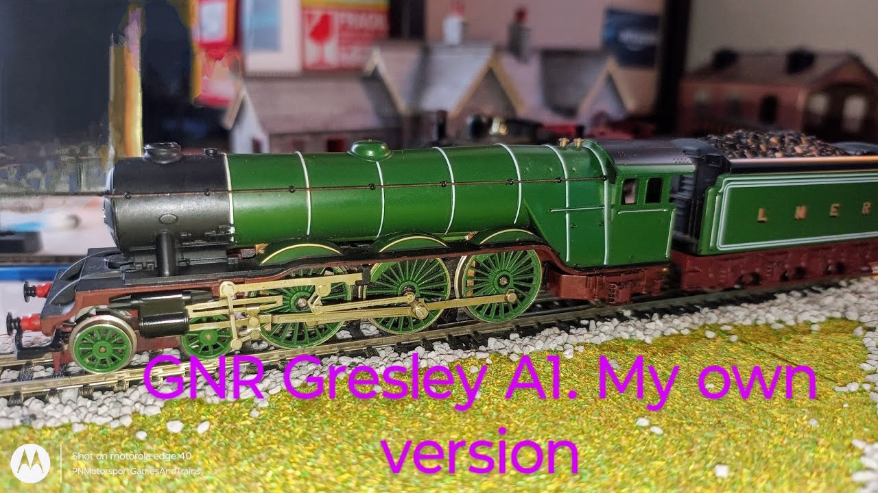 Custom painted Hornby Gresley A1. GNR "Gordon" - YouTube