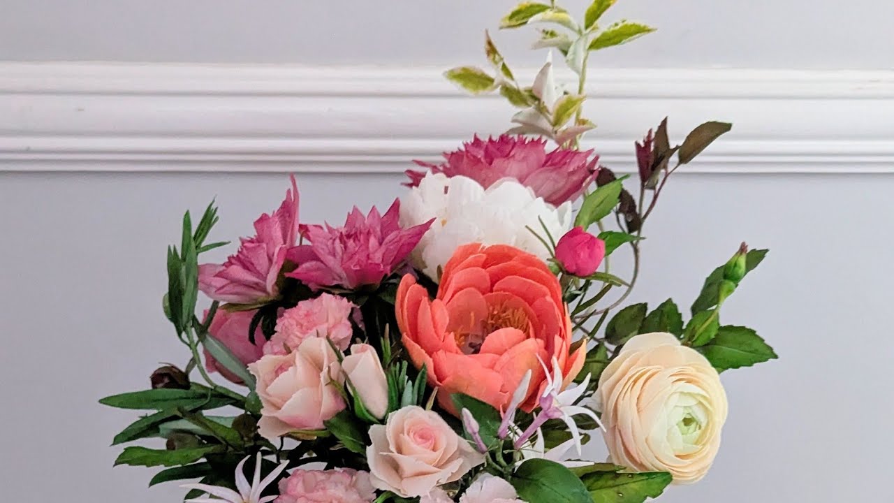 Elegant Flower Arrangement with Sugar Bridal Course Blooms | Step-by ...