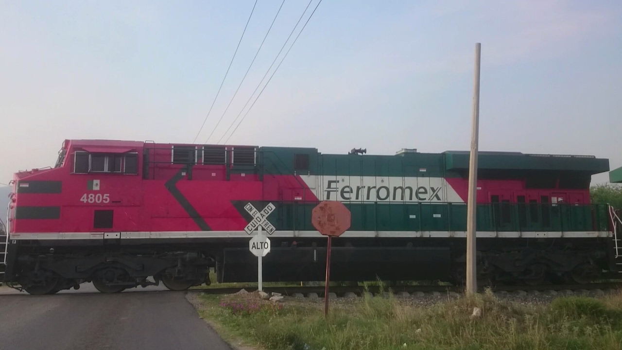 FERROMEX ES45AH 4805 EN TEPETITLÁN HIDALGO - YouTube
