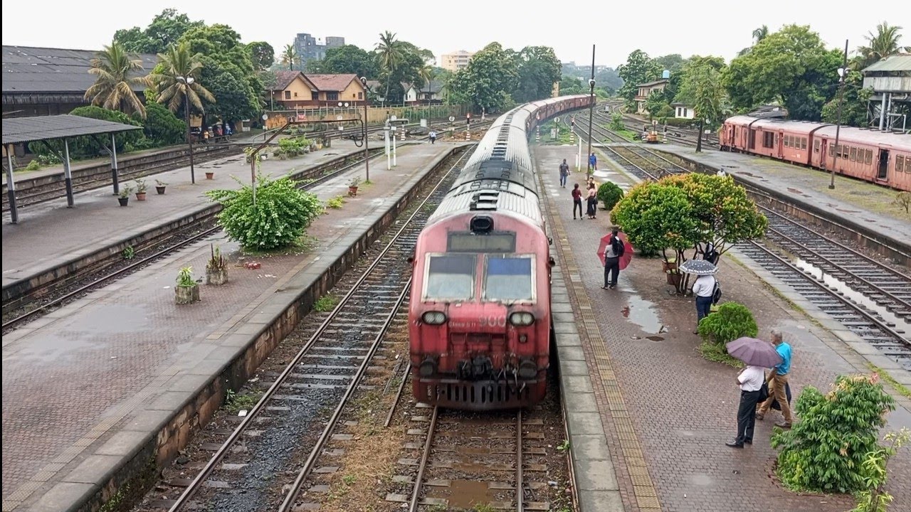 Morning S Class train 🚄 and M Class trains Railway Sri Lanka Colombo 7. ...