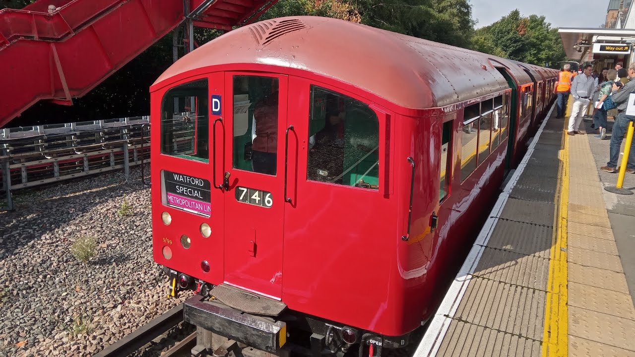 1938 Stock Tube Train Departing Amersham Station *WHISTLE* - YouTube