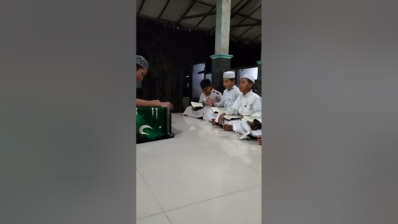 mengajarkan membaca surah Al Qoriah dan hukum qalqalah | Ahmad Fauzan IAT 21-B - YouTube
