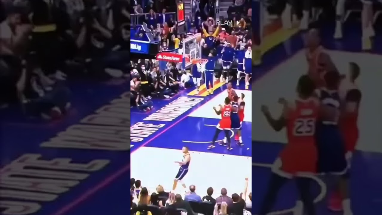 Stephen Curry's no look 3 pointers 🤩 - YouTube