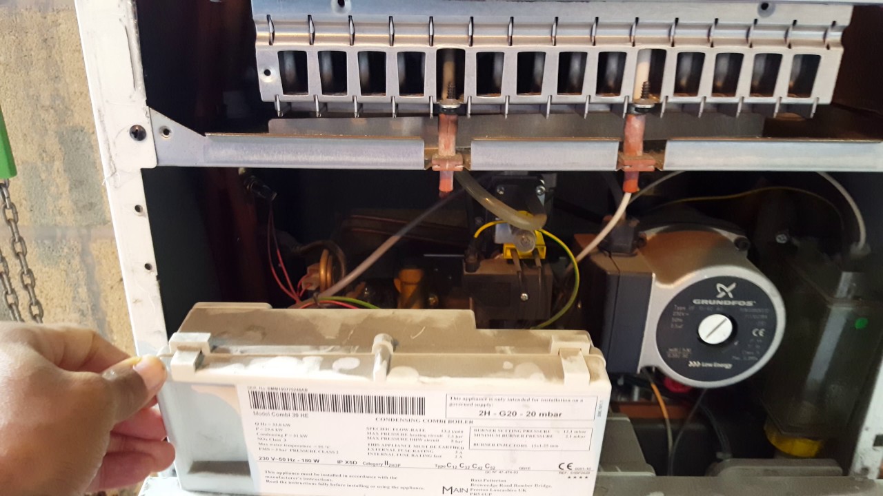 Flashing 30 & 50 Degree lights Main Combi 30HE - YouTube