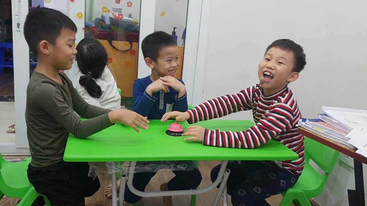 Bell ringing game - Phong, Quân, Huy - Ms Jenny's class - YouTube