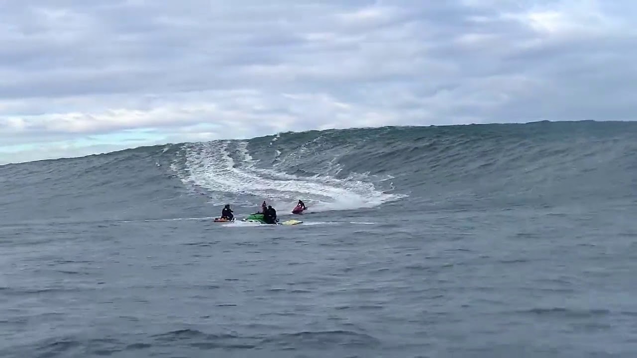 Technique du Tow-in ou surf tracté à Belharra - YouTube