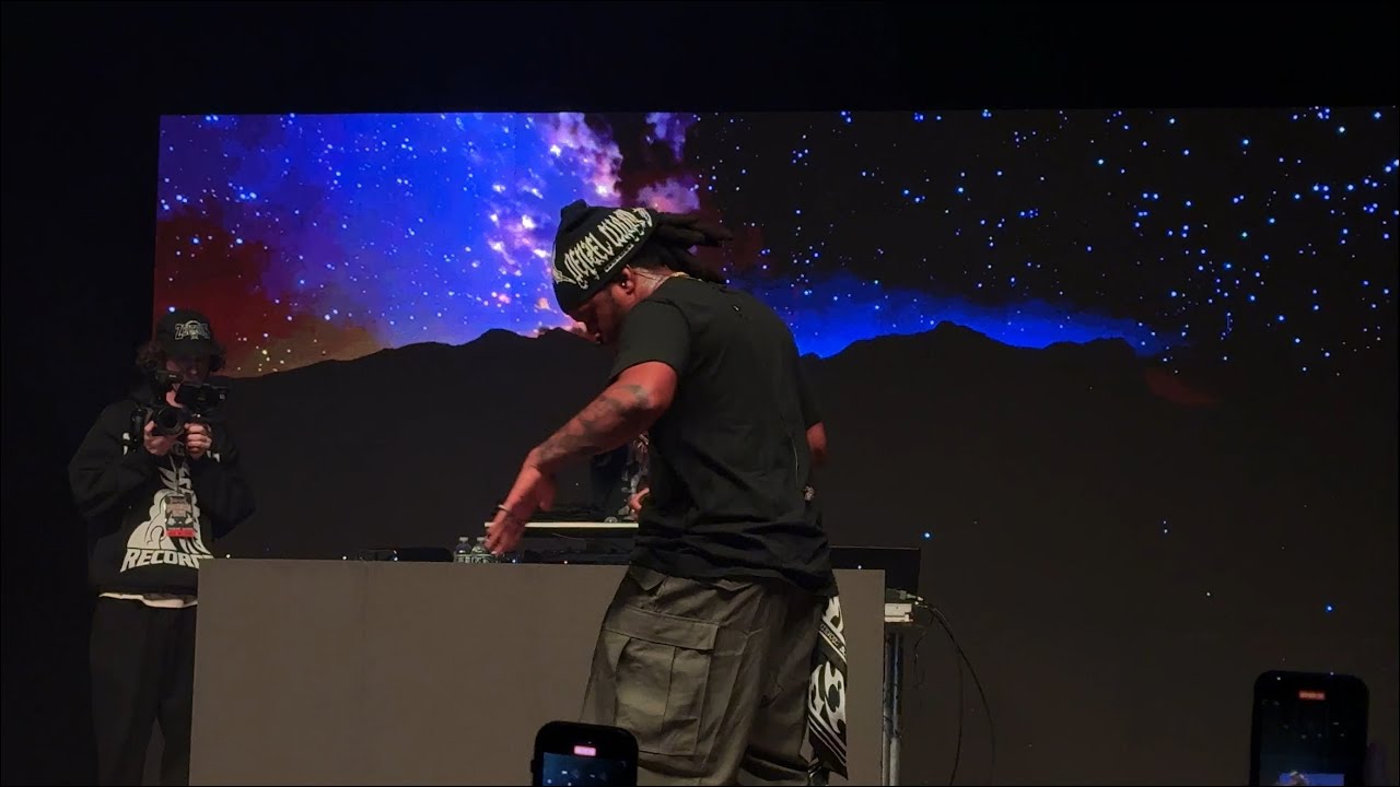 Denzel Curry - Walkin (Live in Atlanta - Mischievous South Tour) - YouTube